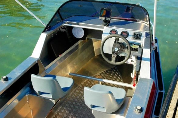 Frewza F14 Fisher – Power Boat Magazine