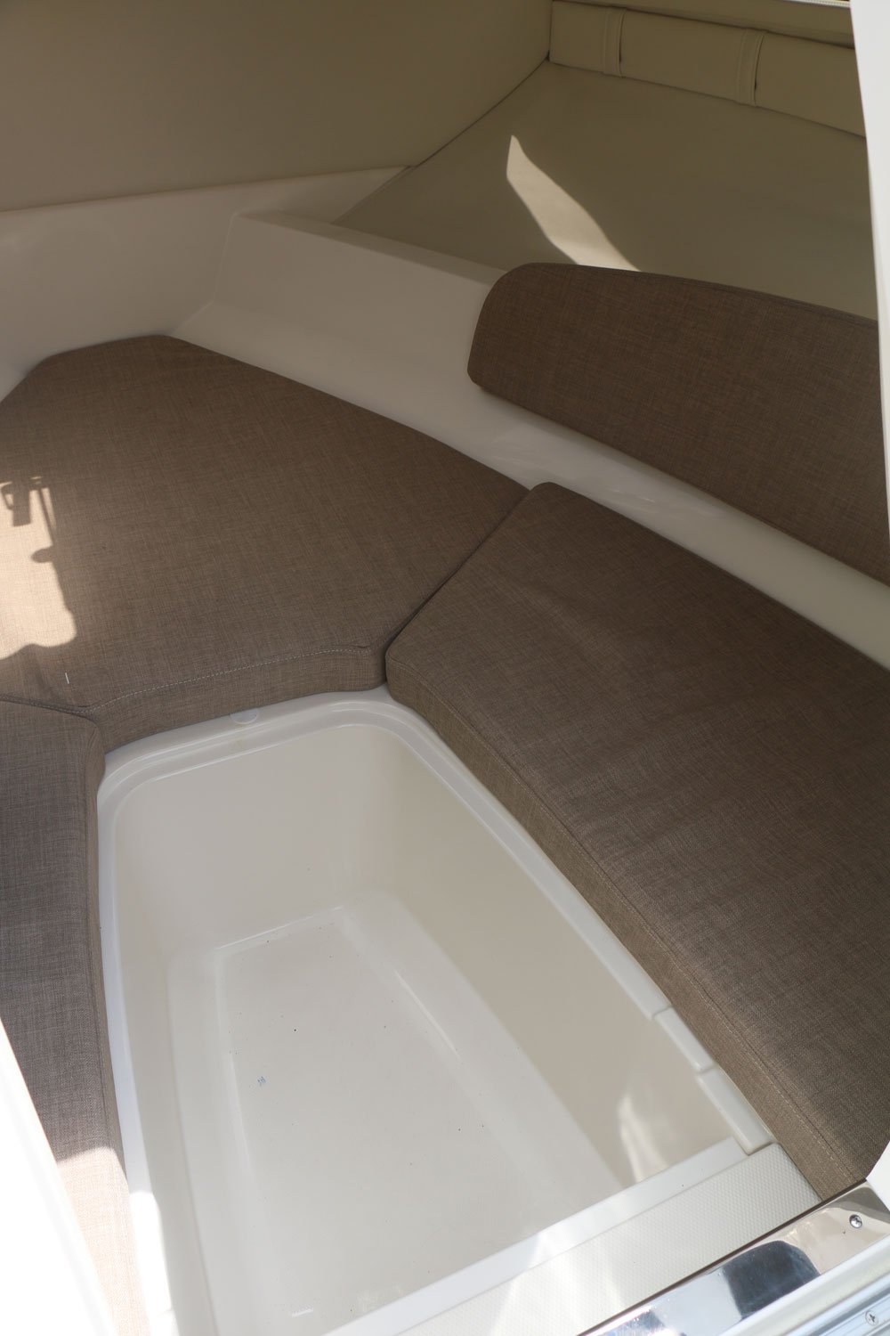 Bayliner VR5 – Power Boat Magazine