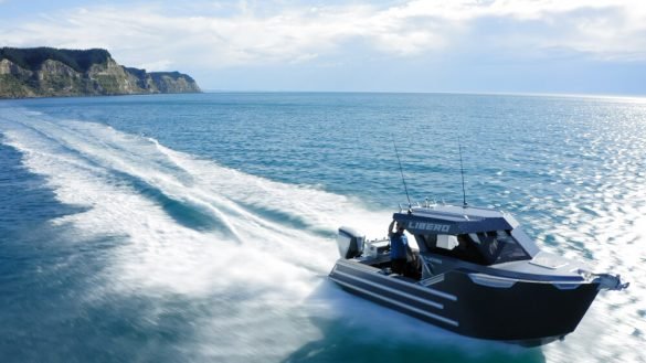 NEW ERA PONTOON BOATS, FROM MACHINA – Power Boat Magazine