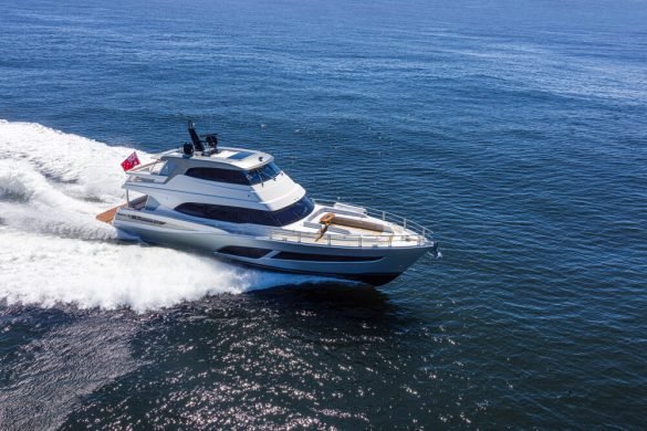 Larson 240 Cabrio – Power Boat News