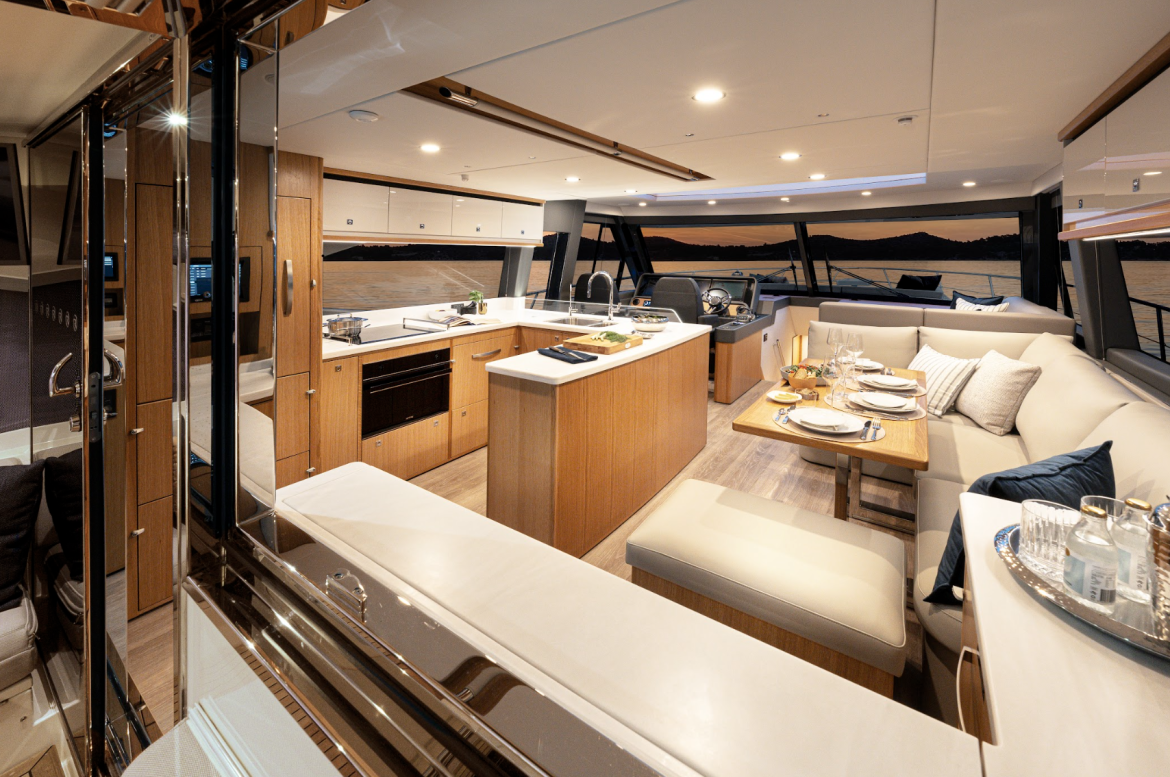 RIVIERA 585 SUV – Power Boat Magazine