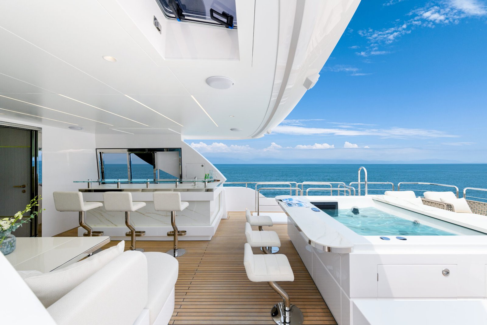HORIZON FD80 SKYLINE MOTOR YACHT – Power Boat Magazine