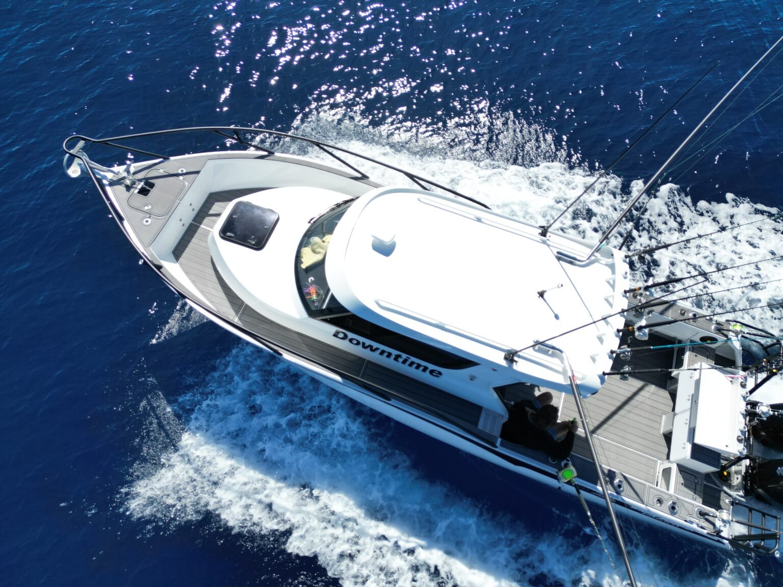 WHITE POINTER 870 WALKAROUND – Power Boat Magazine
