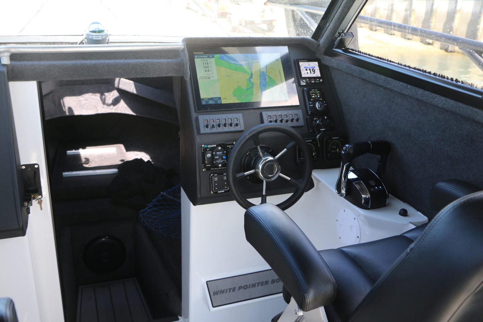 WHITE POINTER 870 WALKAROUND – Power Boat Magazine