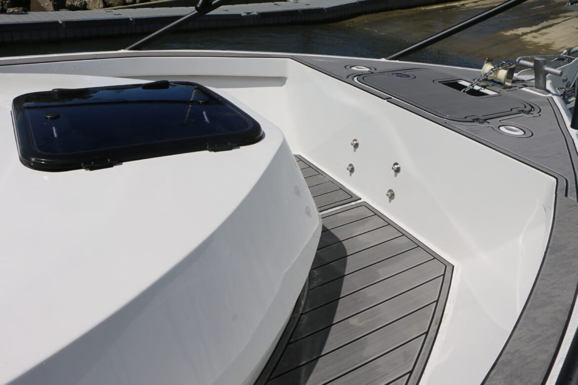 WHITE POINTER 870 WALKAROUND – Power Boat Magazine