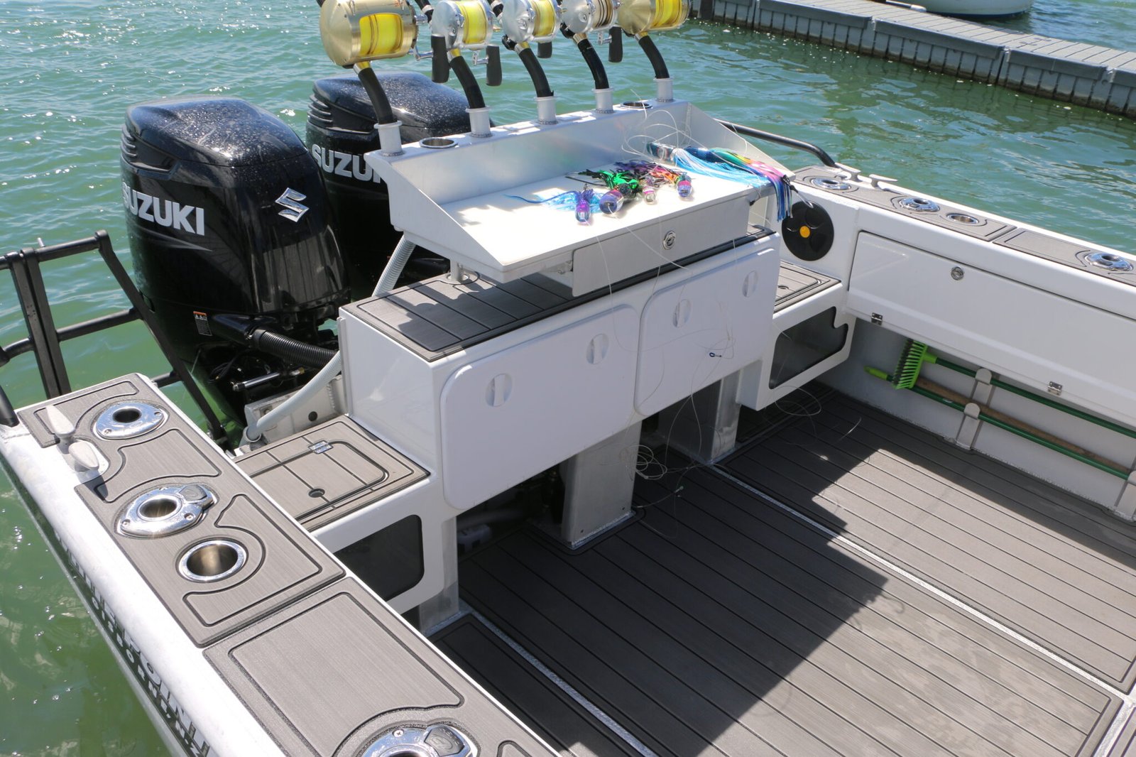 WHITE POINTER 870 WALKAROUND – Power Boat Magazine